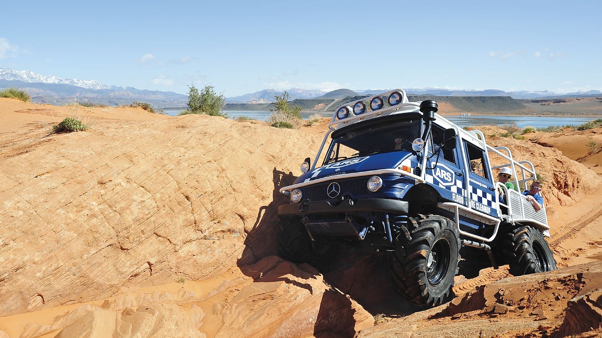 Mercedes-Benz Unimog HD Wallpaper