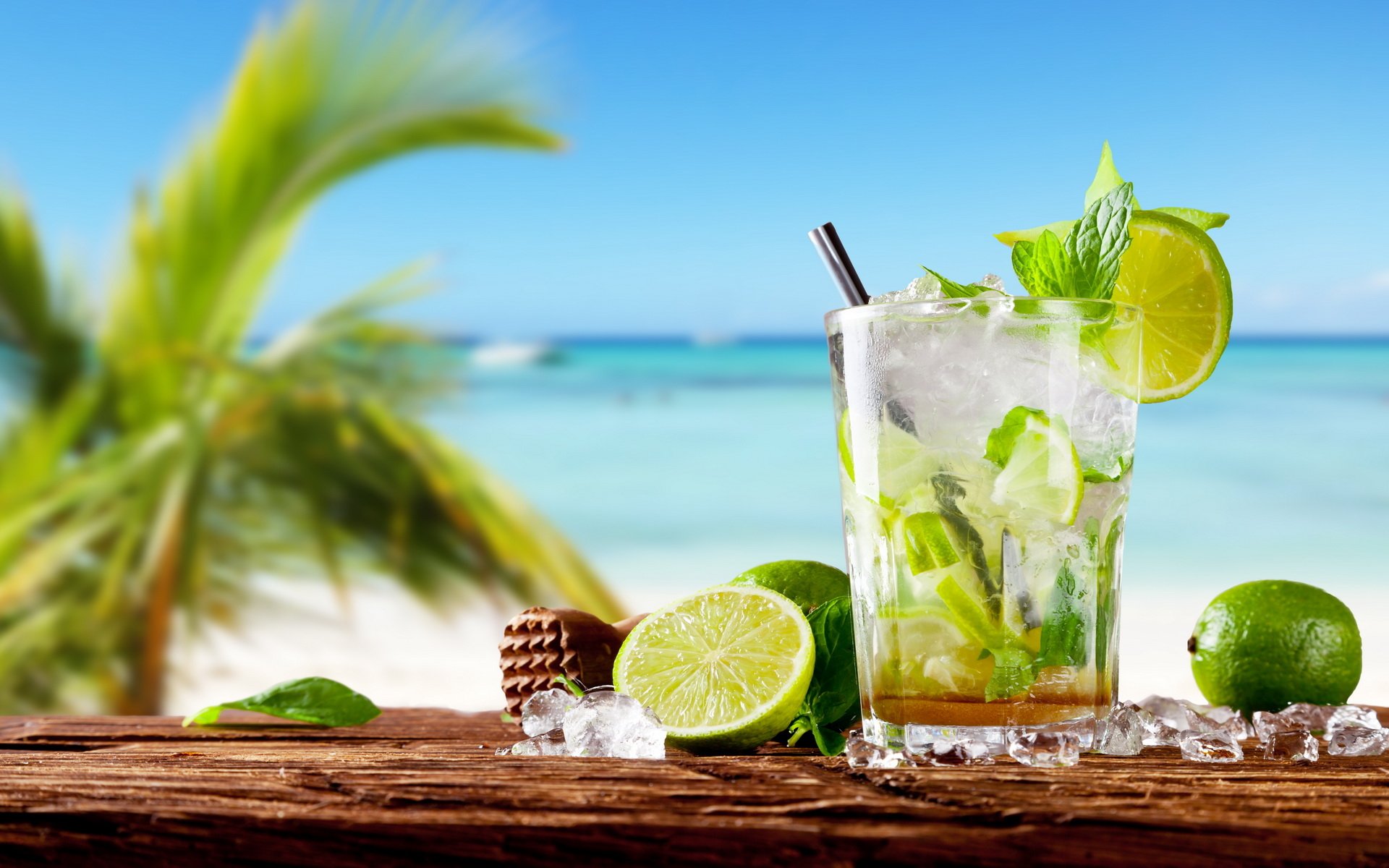 Tropical Mojito Bliss – HD Cocktail Wallpaper for Food Lovers