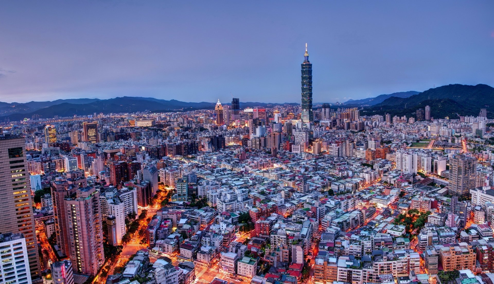 Taipei 101 Skyline: Stunning HD Wallpaper of Taiwan’s Iconic Cityscape
