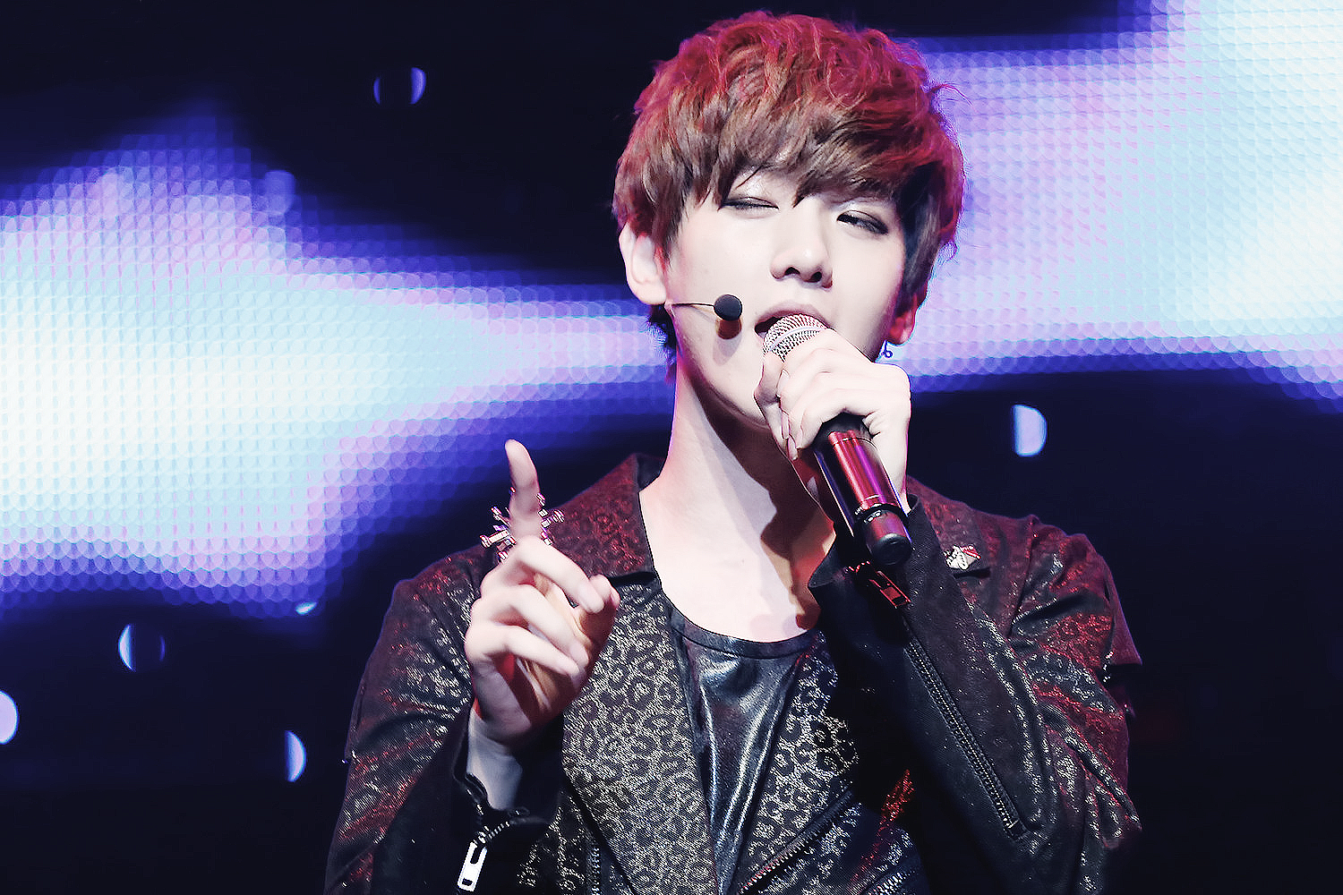 EXO Music HD Wallpaper: Captivating Performance Moment | 1500x1000 ...