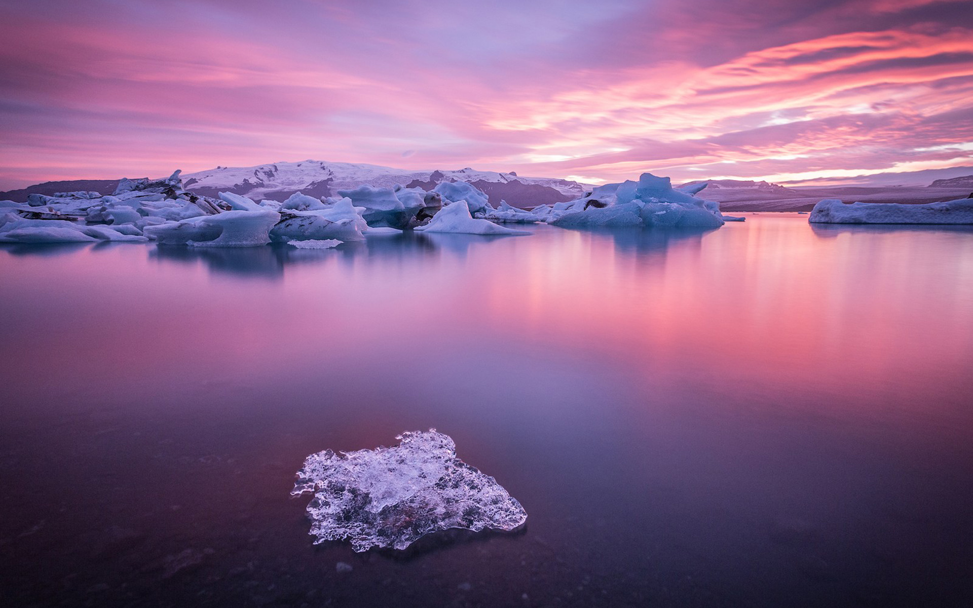 Winter Lake Sunset: Majestic Icebergs in Nature's HD Glory