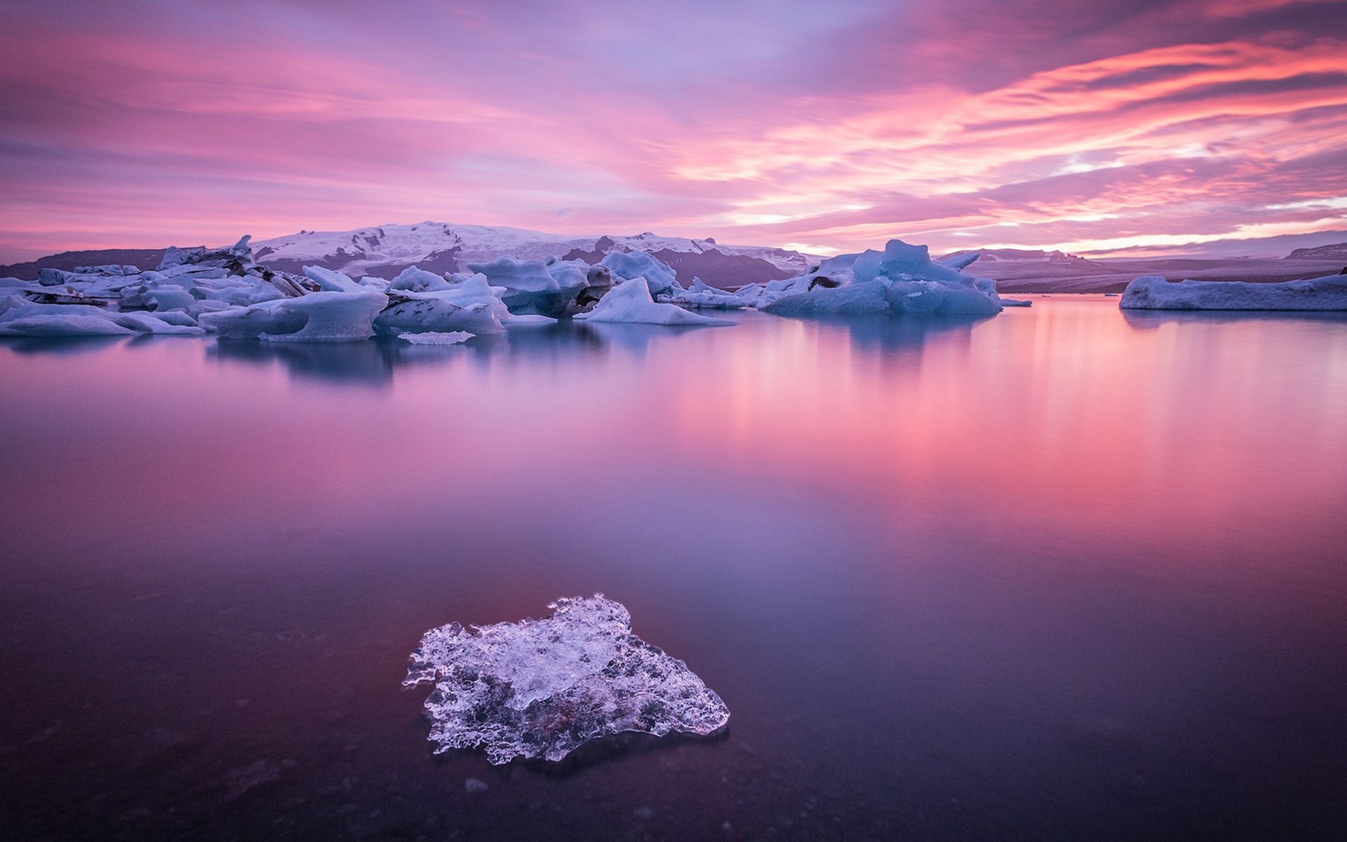 Winter Lake Sunset: Majestic Icebergs in Nature's HD Glory