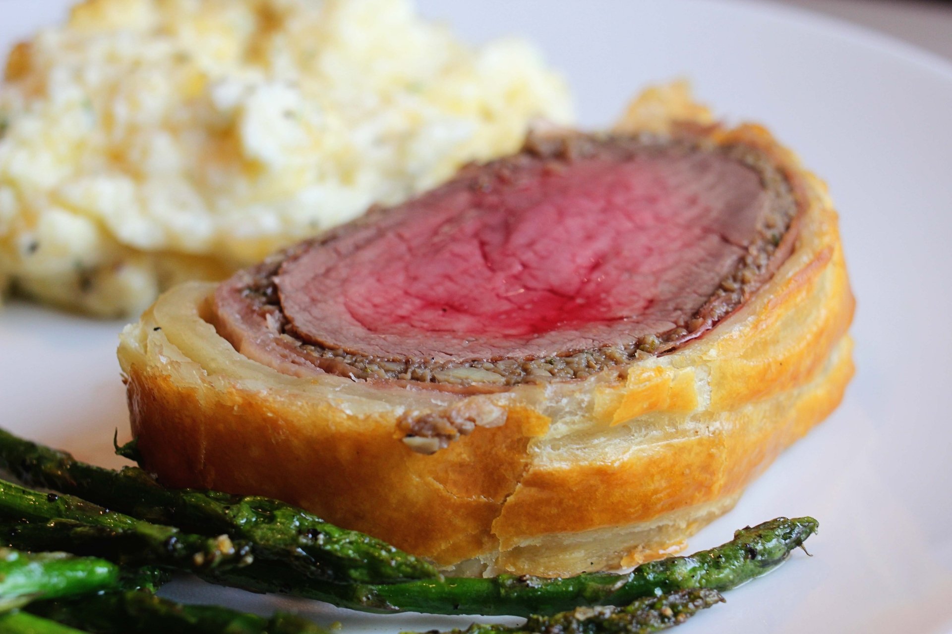 Download Food Beef Wellington 4k Ultra HD Wallpaper
