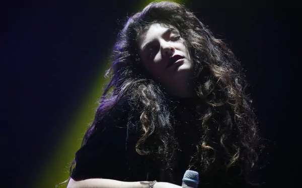 [40+] Lorde Wallpapers