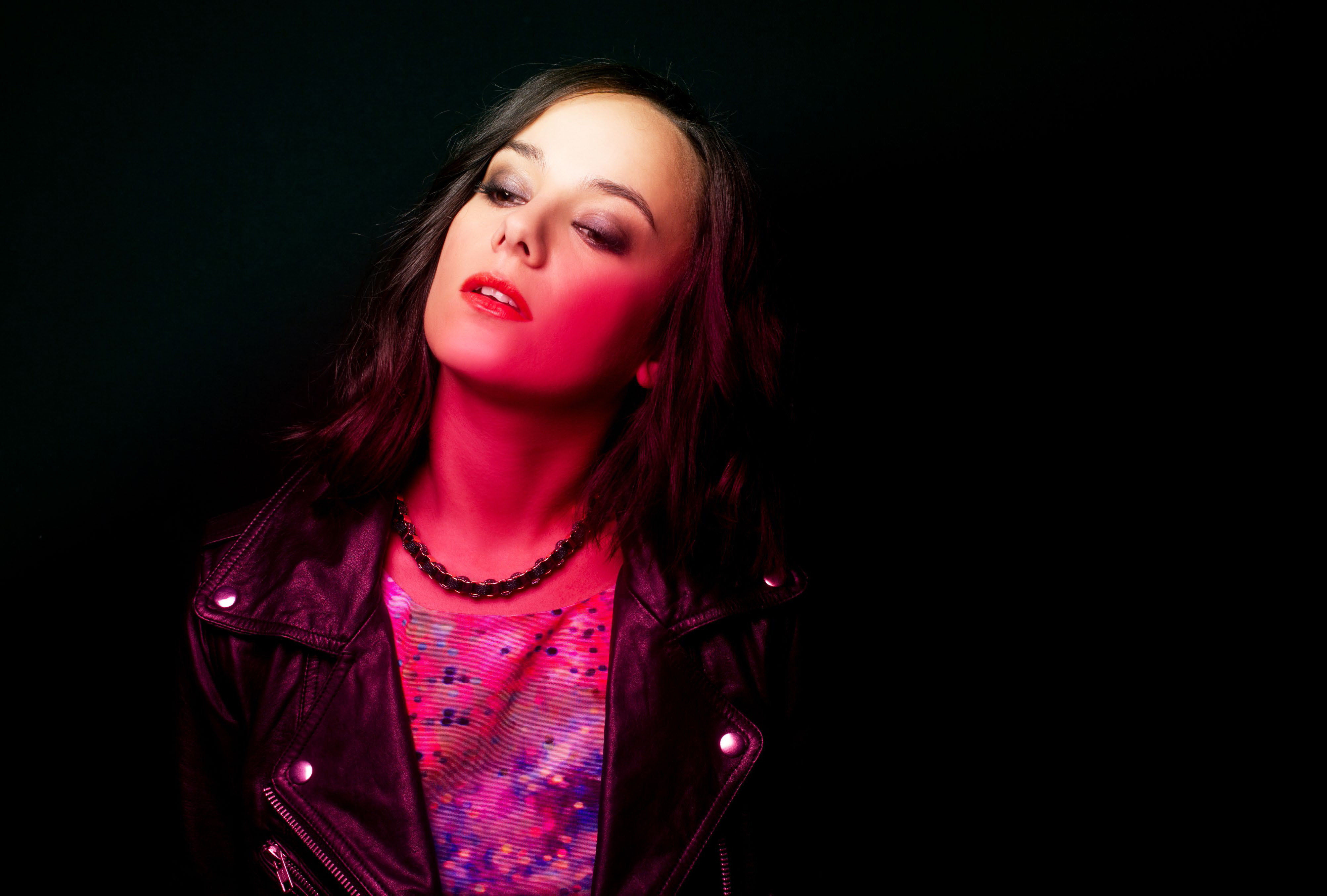 Download Music Alizée 4k Ultra HD Wallpaper