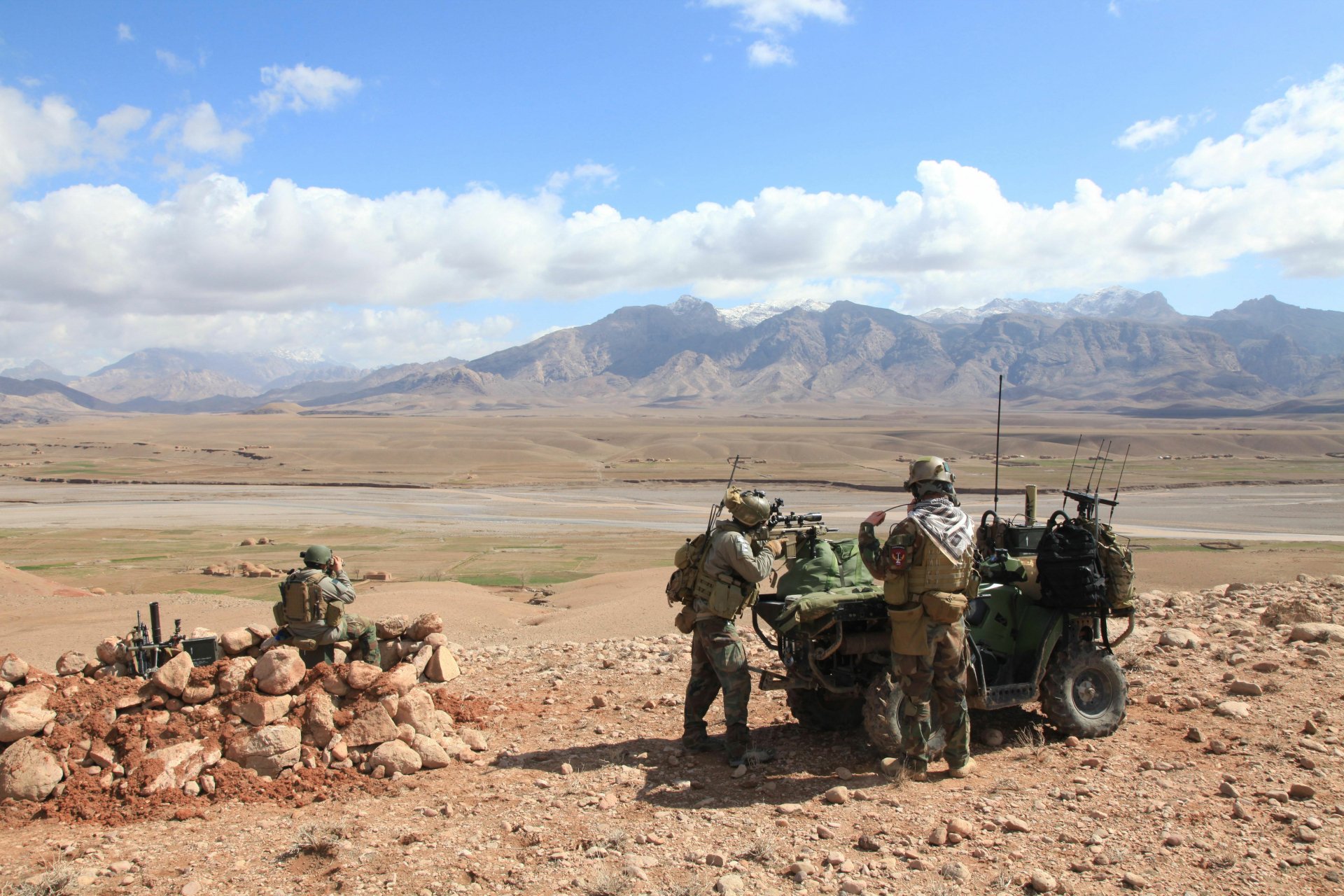Elite Military Forces in 4K Ultra HD: Soldier Duty Across Vast Desert ...