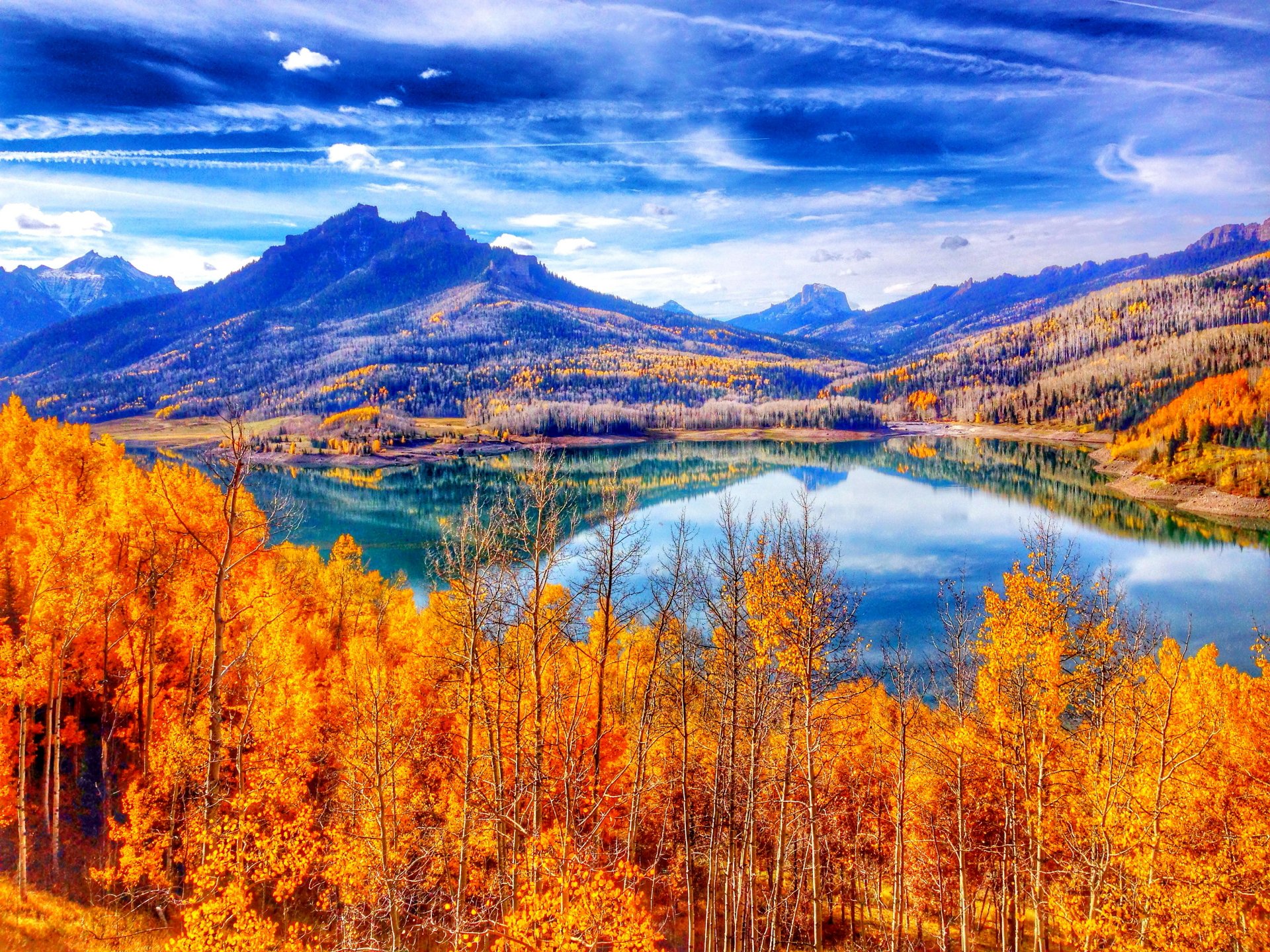 Autumn Reflections: A Stunning HD Wallpaper of Mountains and Sky