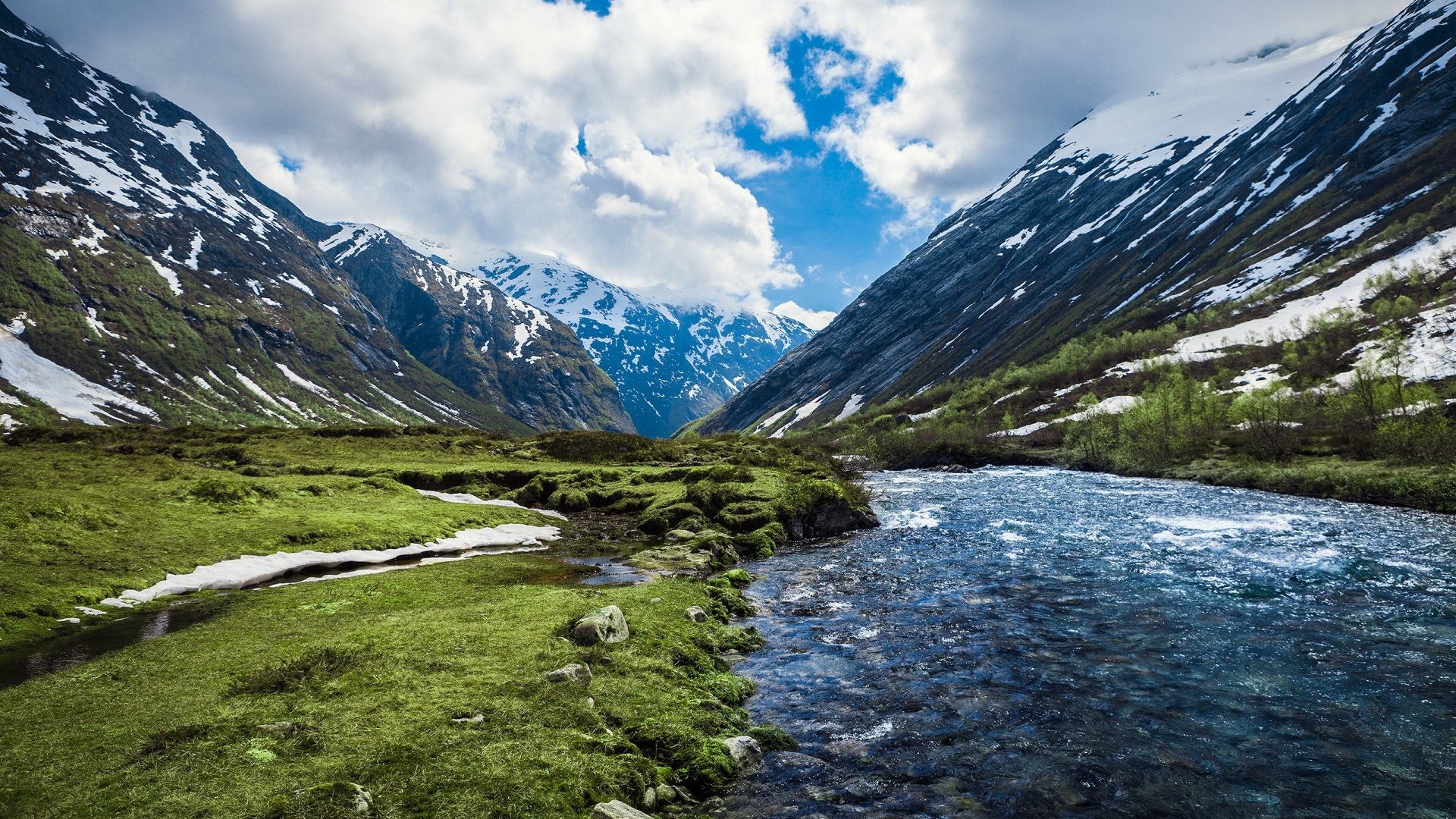 Majestic Norwegian Valley: Serene River and Mountain Landscape HD Wallpaper