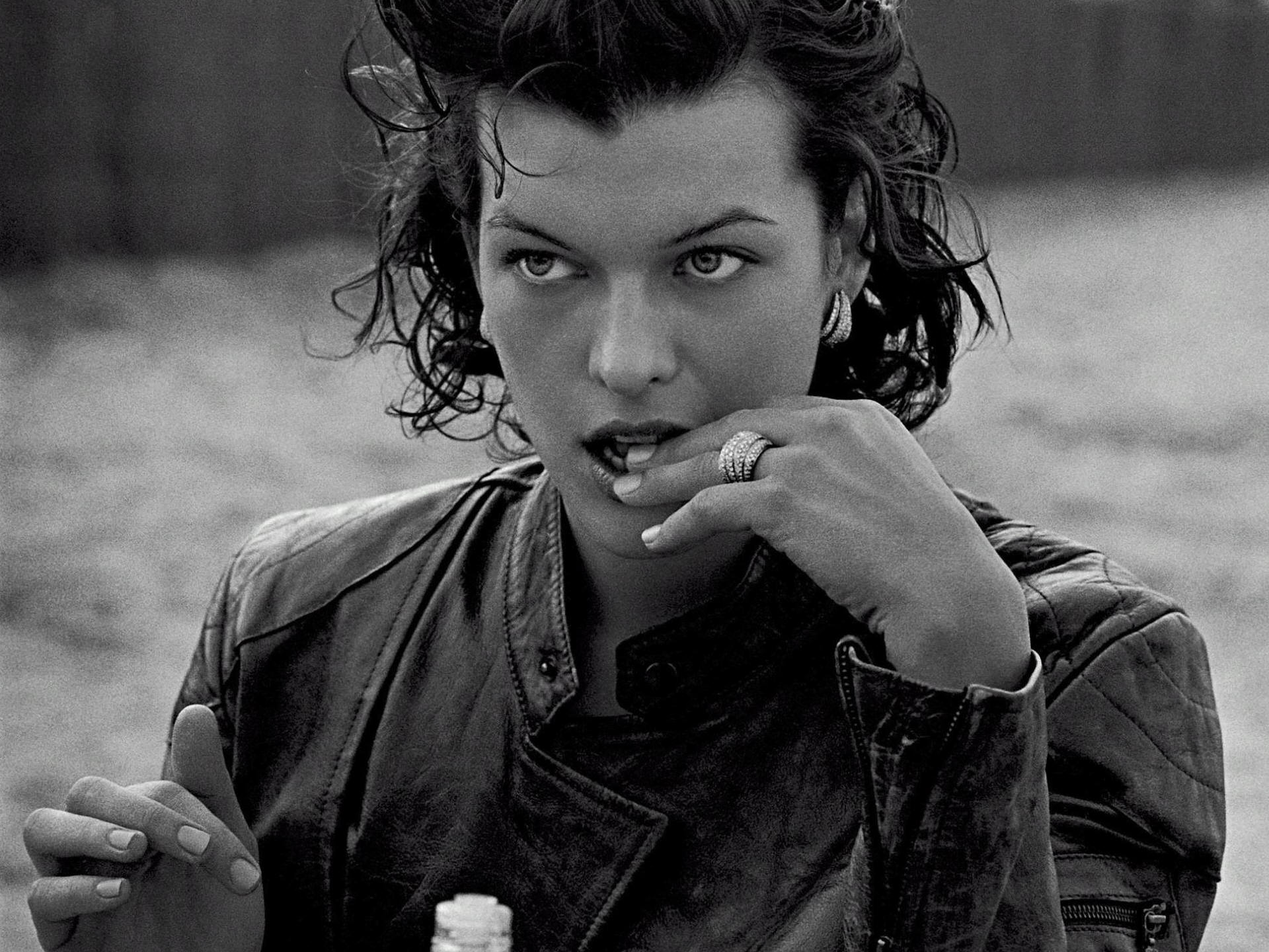 Download Celebrity Milla Jovovich HD Wallpaper