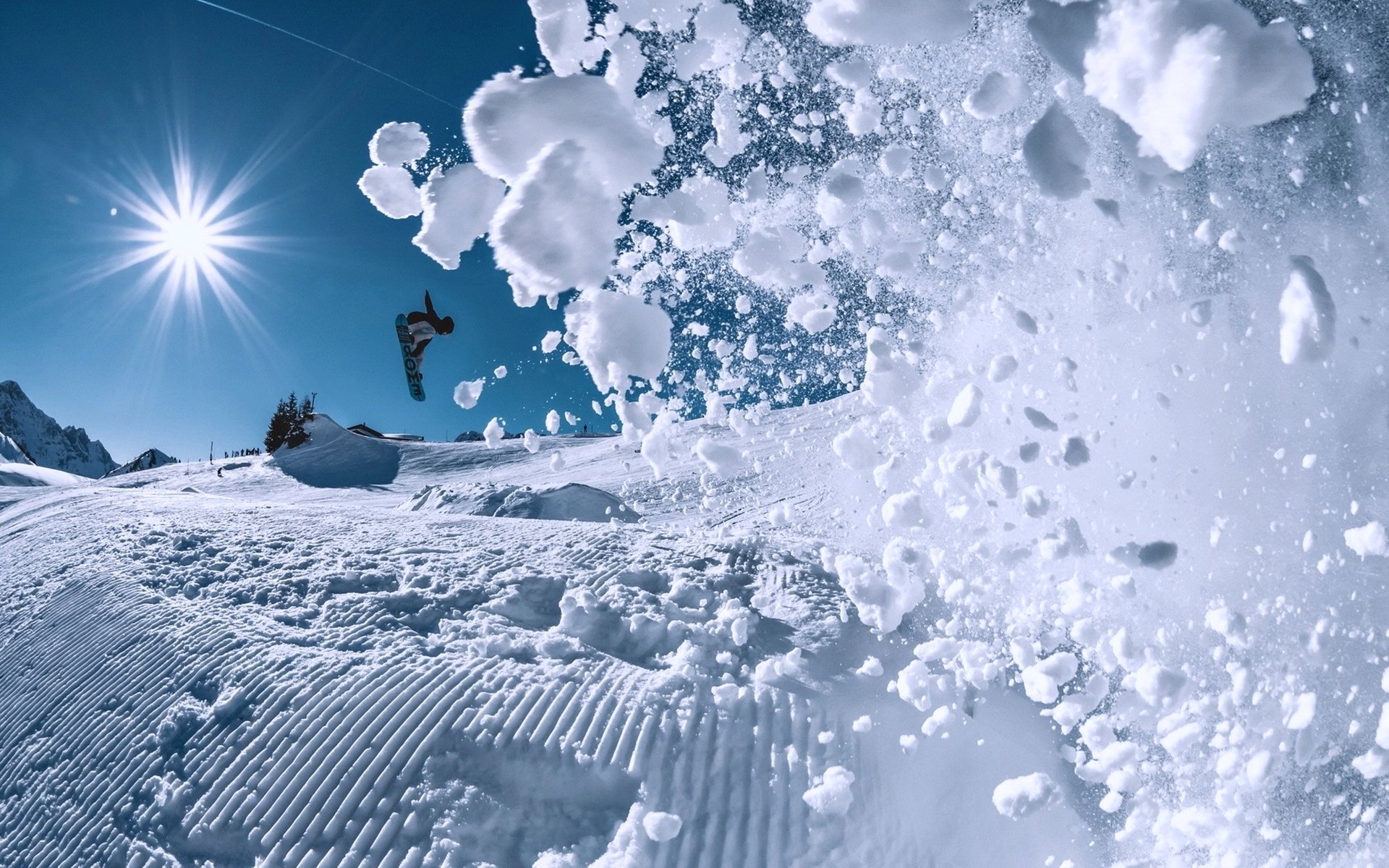 Winter Thrills: Snowboarding Adventure in 4K Ultra HD