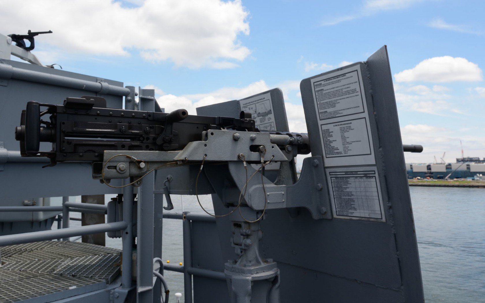 Download Man Made Machine Gun Wallpaper