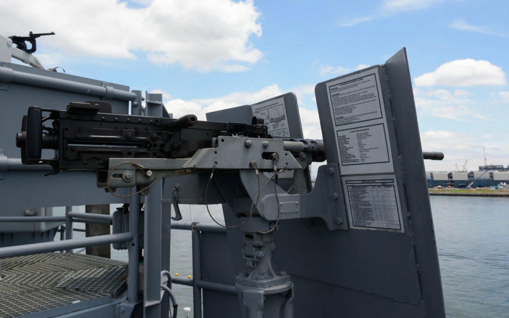 Download Man Made Machine Gun Wallpaper