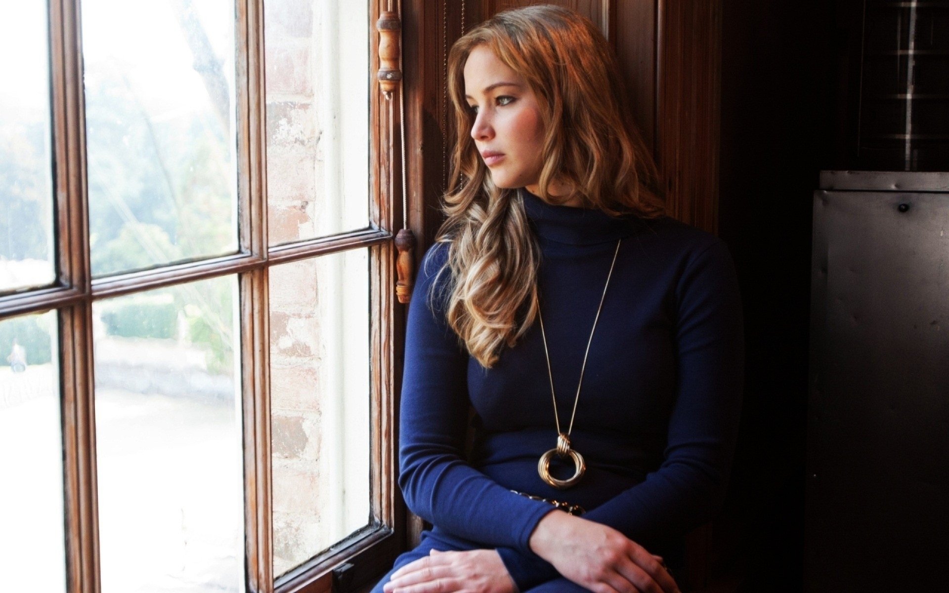 Jennifer Lawrence HD Wallpaper: A Glimpse of Elegance