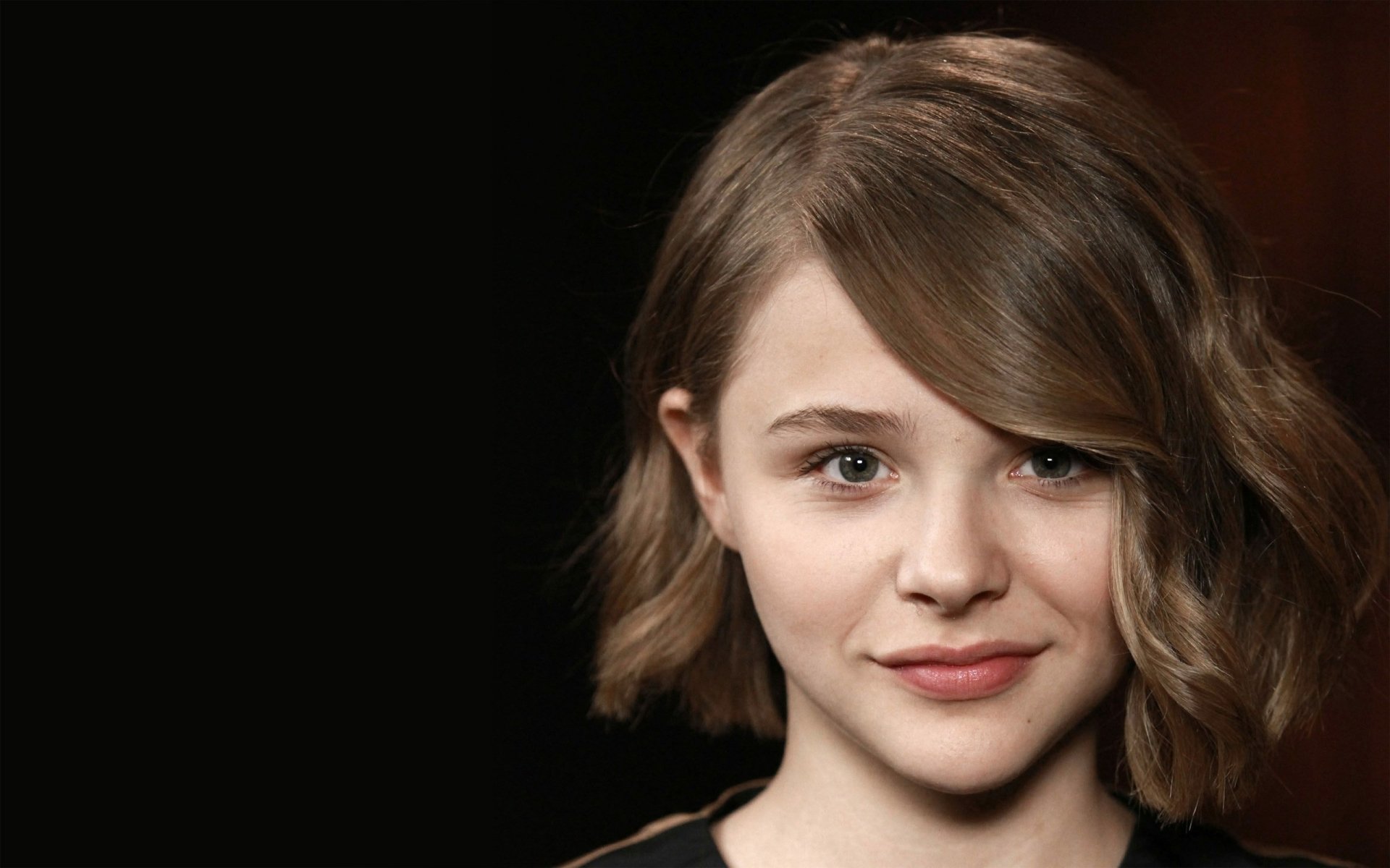 Chloë Grace Moretz HD Celebrity Wallpaper – Elegant and Stunning Portrait