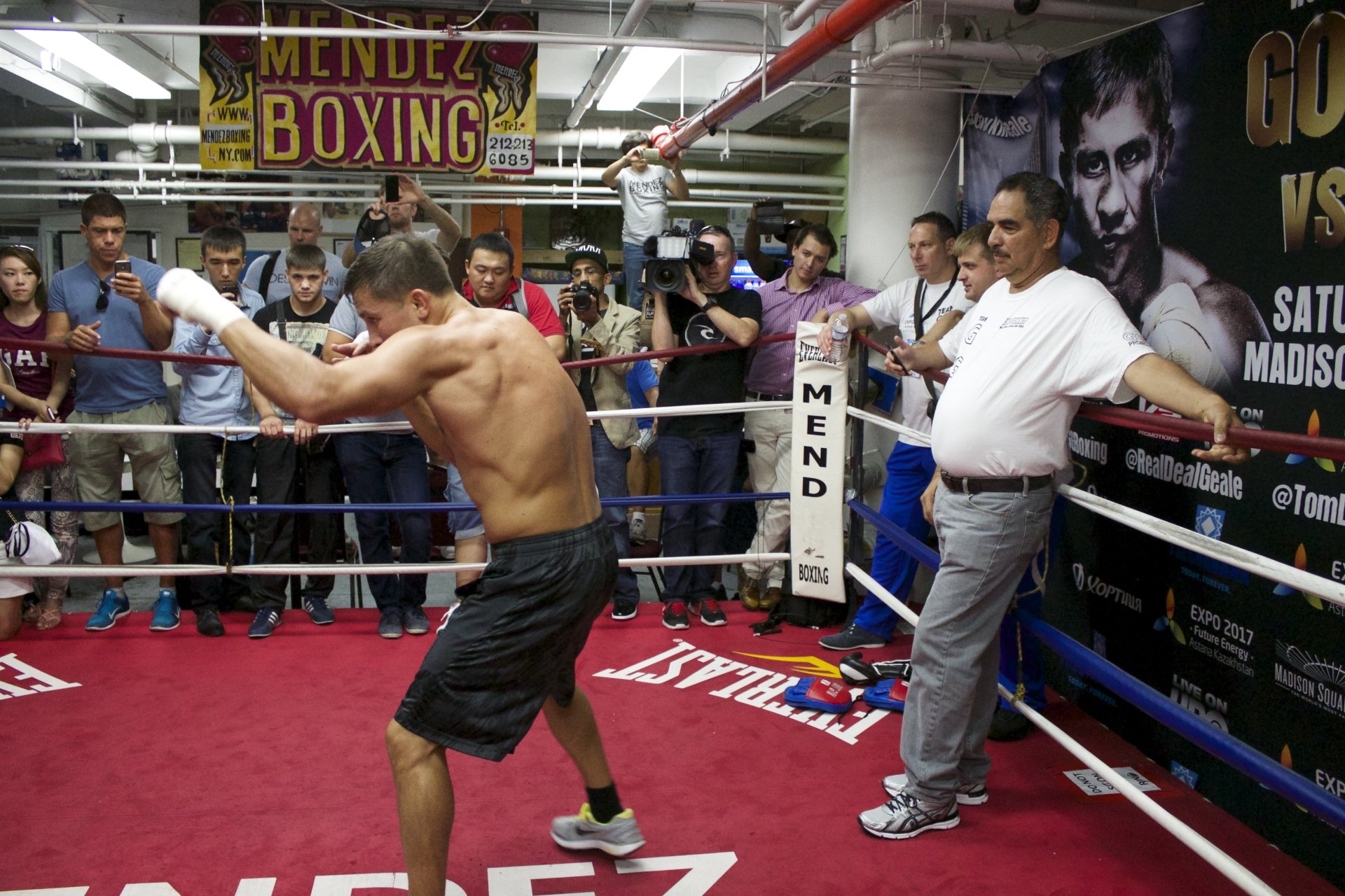 4K Ultra HD Boxing Action: Intense Sports Moment in the Ring