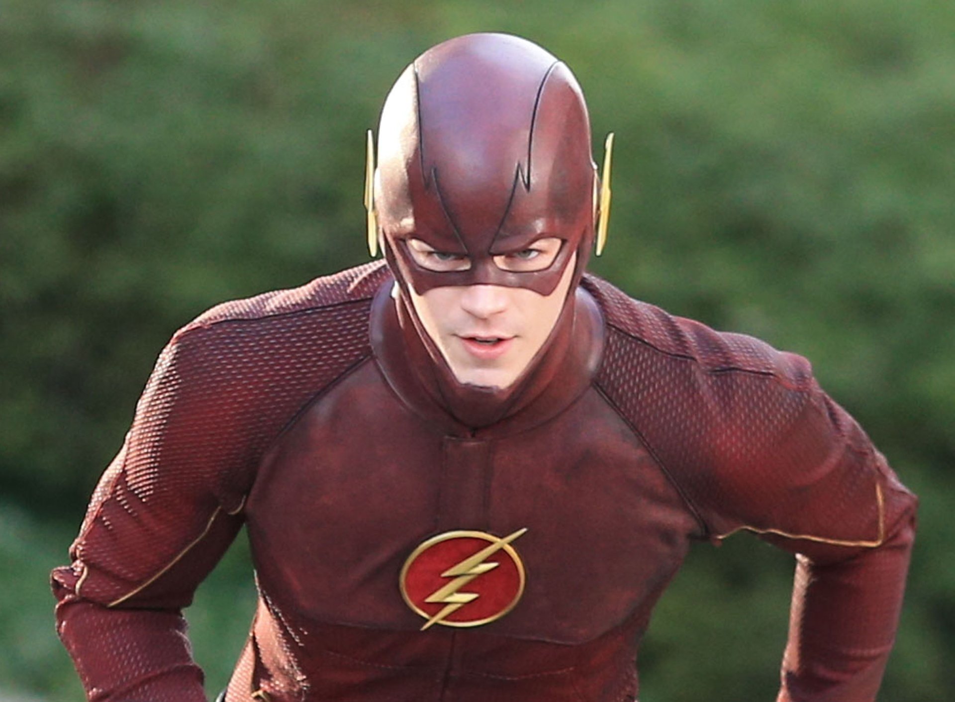 The Flash 2014 HD: Grant Gustin as Barry Allen in Action