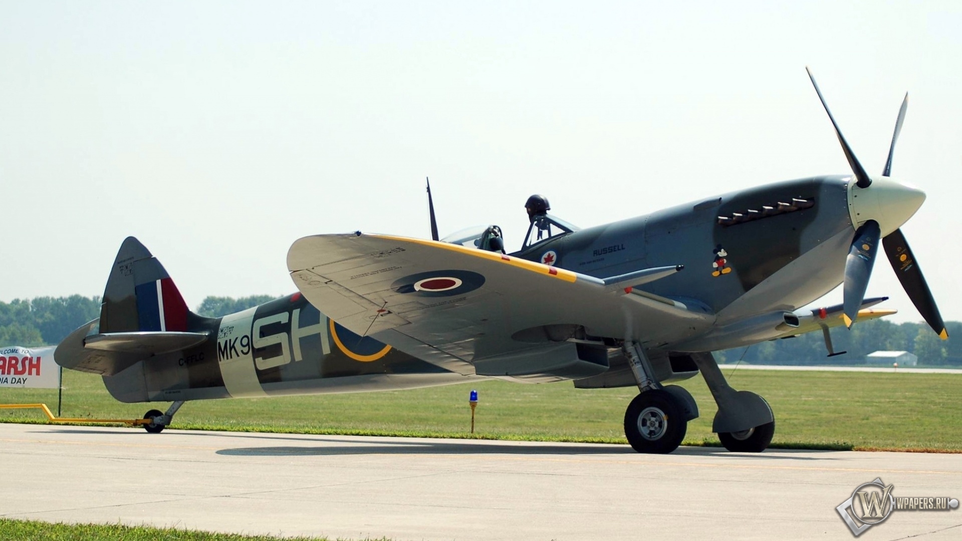 Supermarine Spitfire HD Wallpaper – Classic Military Aviation Icon