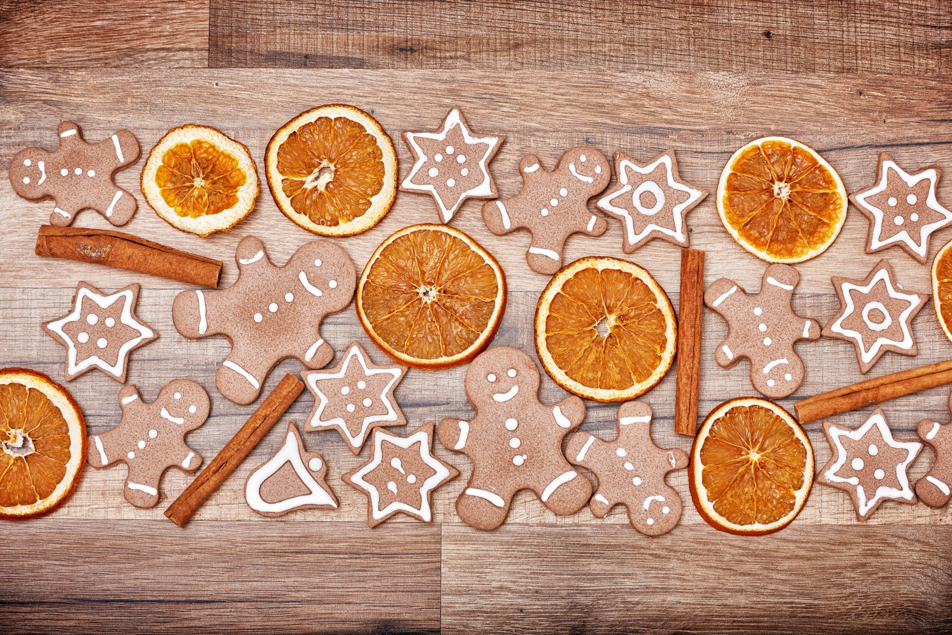 Festive Cinnamon Gingerbread & Orange Christmas Cookie Delight – 4K Ultra HD Wallpaper