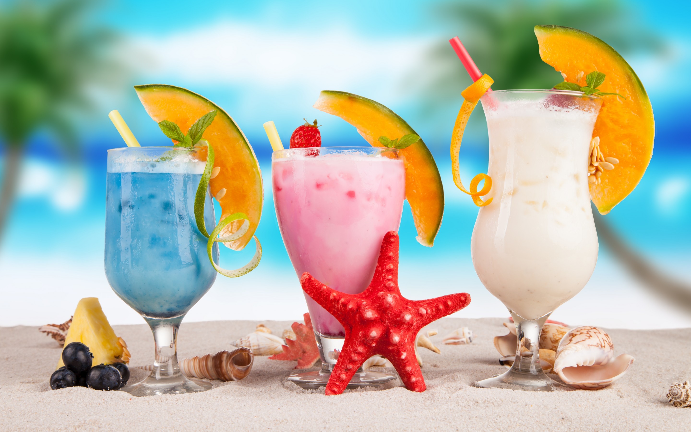 Tropical Cocktail Delights: Refreshing HD Glass Drinks by the Beach