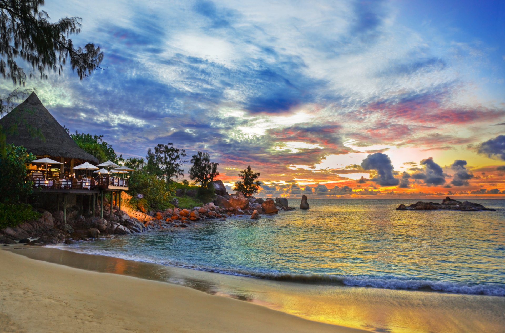Tropical Seychelles Beach: HD Wallpaper of Paradise