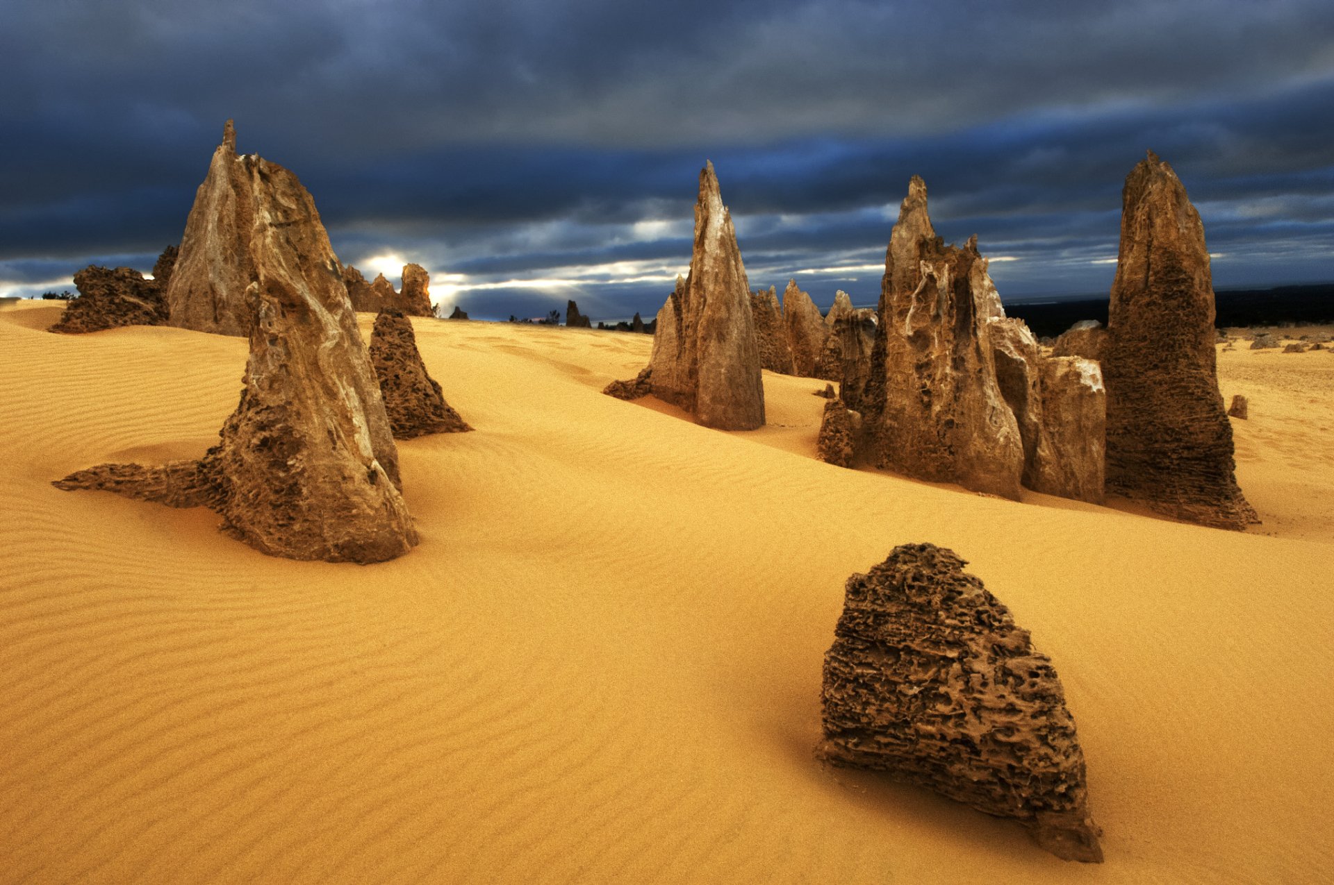 Australia's Majestic Desert Sandscape HD Wallpaper | 2048x1360 ...