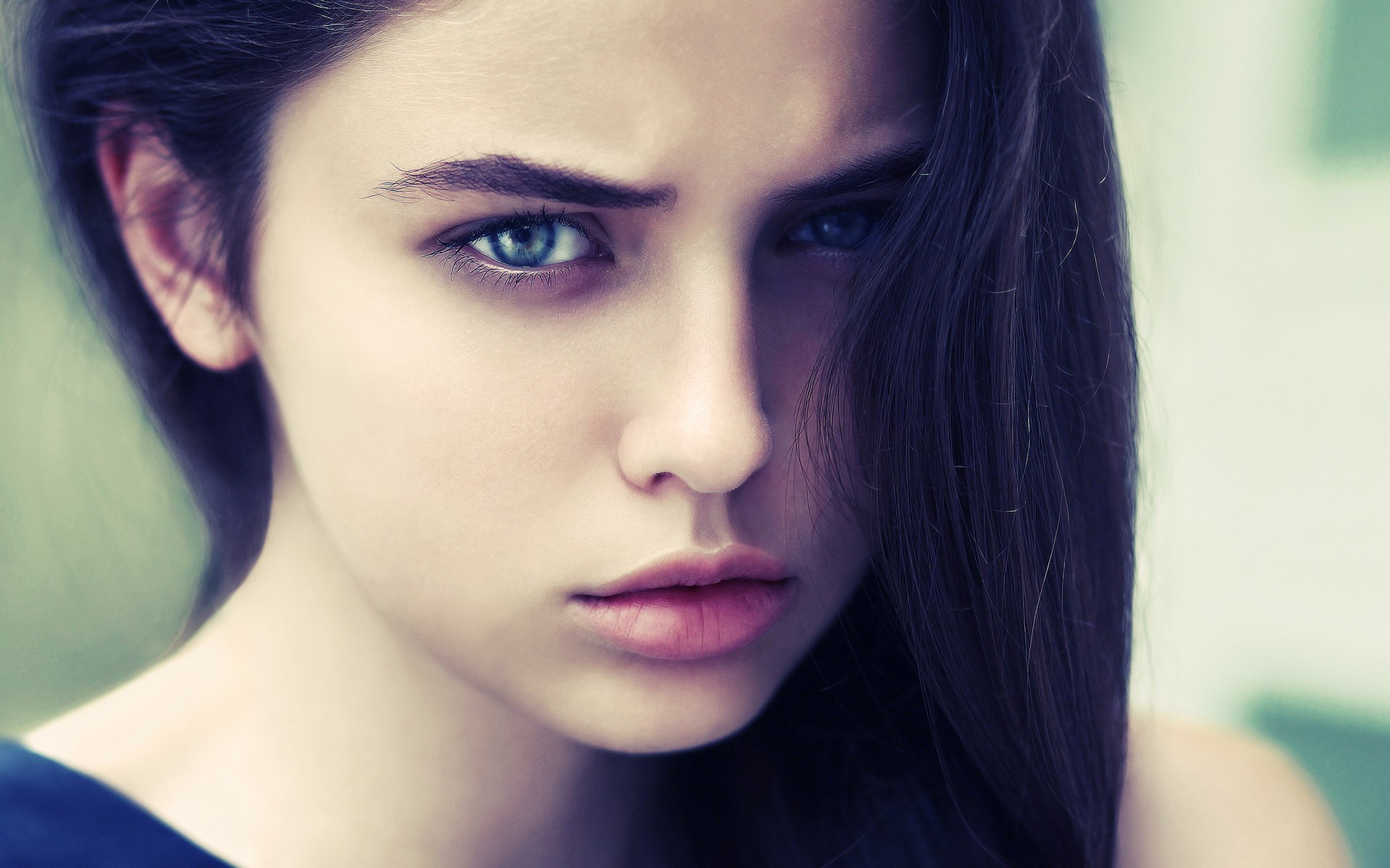 Download Blue Eyes Brunette Woman Face HD Wallpaper