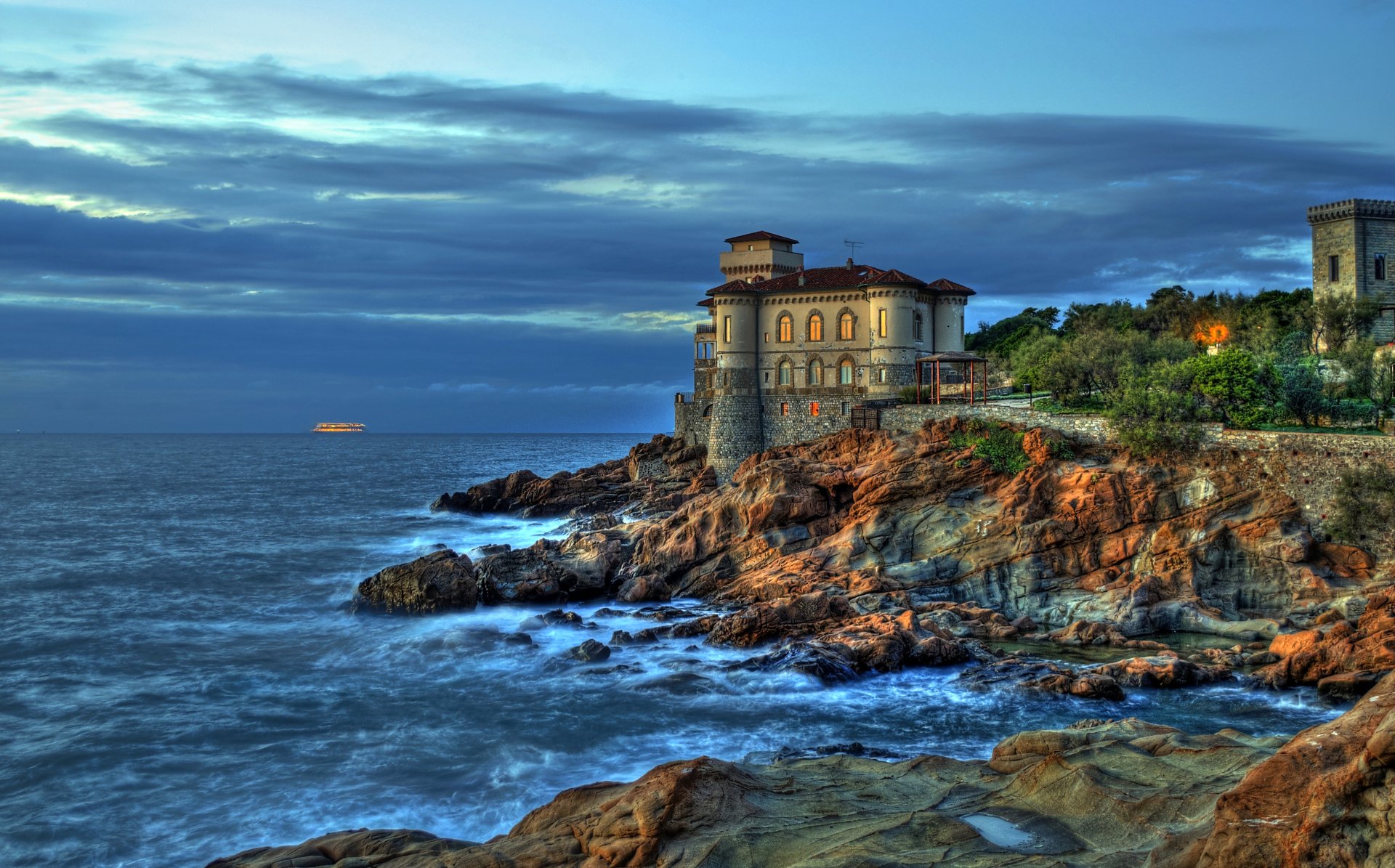 Majestic Italian Coastline Castle HDR 4K Ultra HD Wallpaper