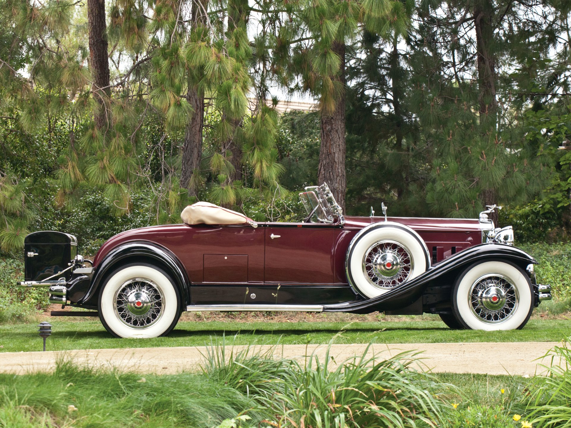 1931 Packard Deluxe Eight Roadster — Timeless Maroon HD Wallpaper