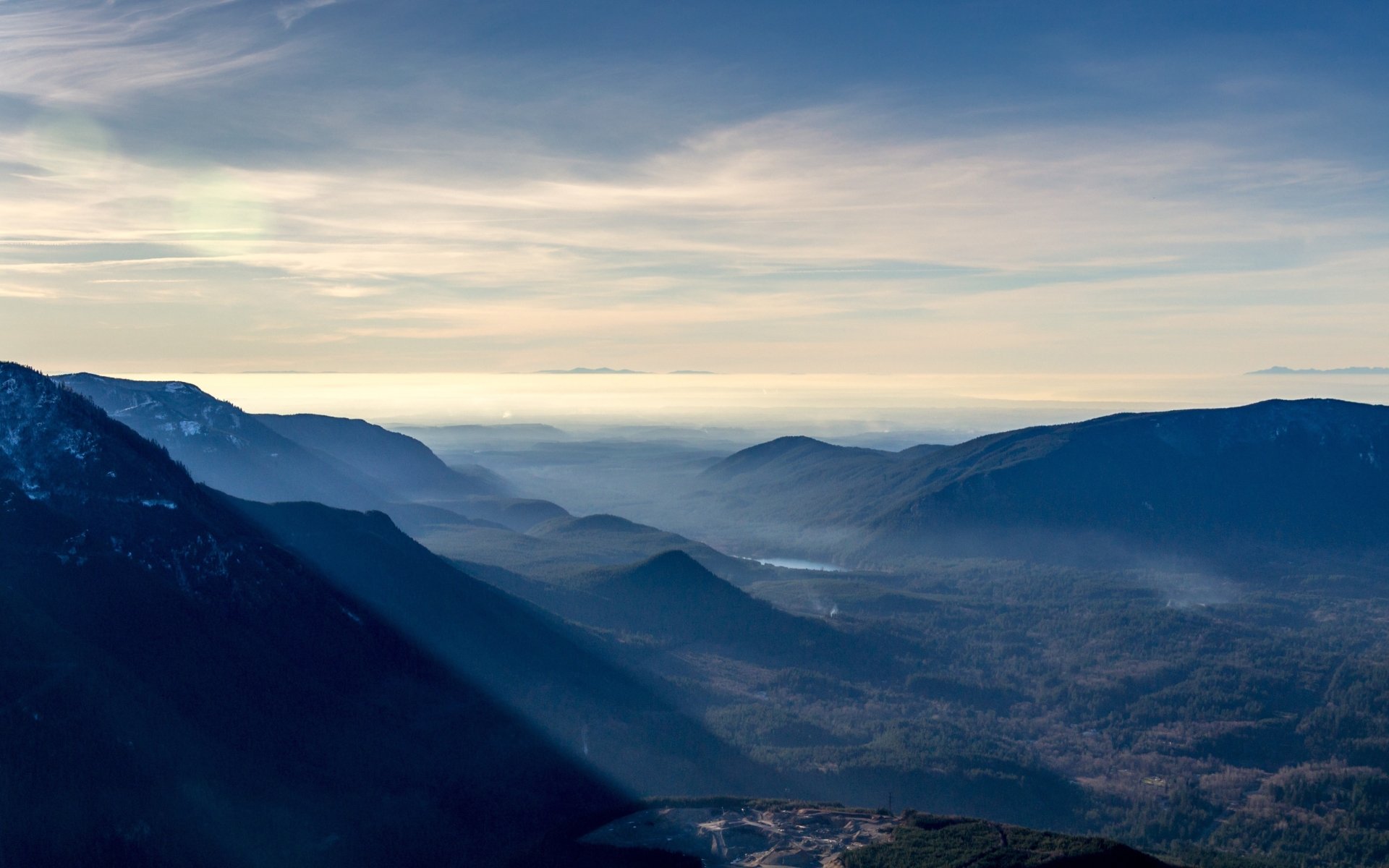 Sunbeams Over the Mountain Valley Horizon — 4K Ultra HD Nature ...