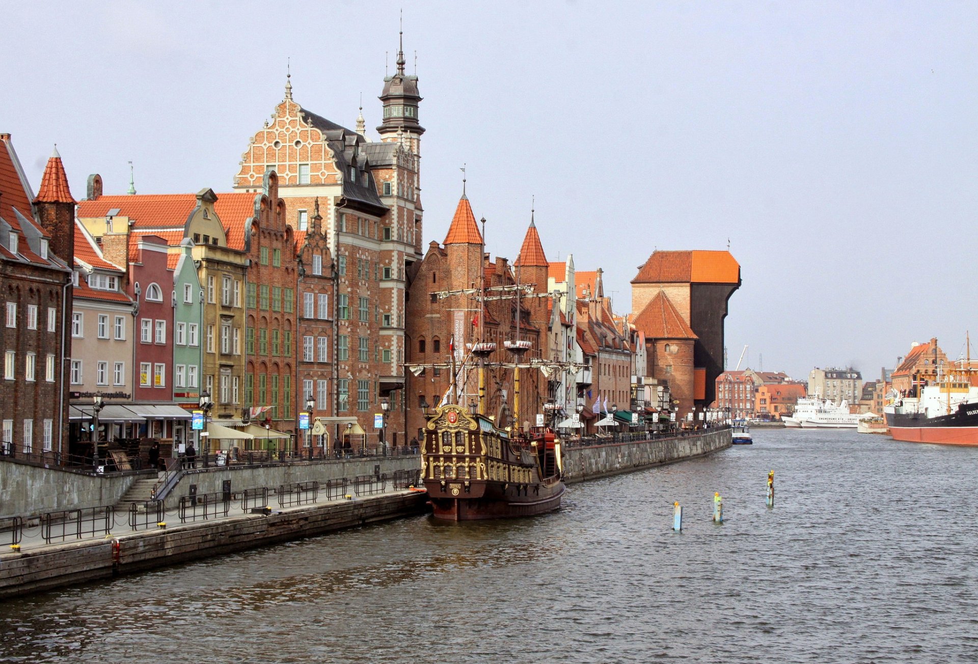 Download Boat House River City Poland Man Made Gdansk HD Wallpaper