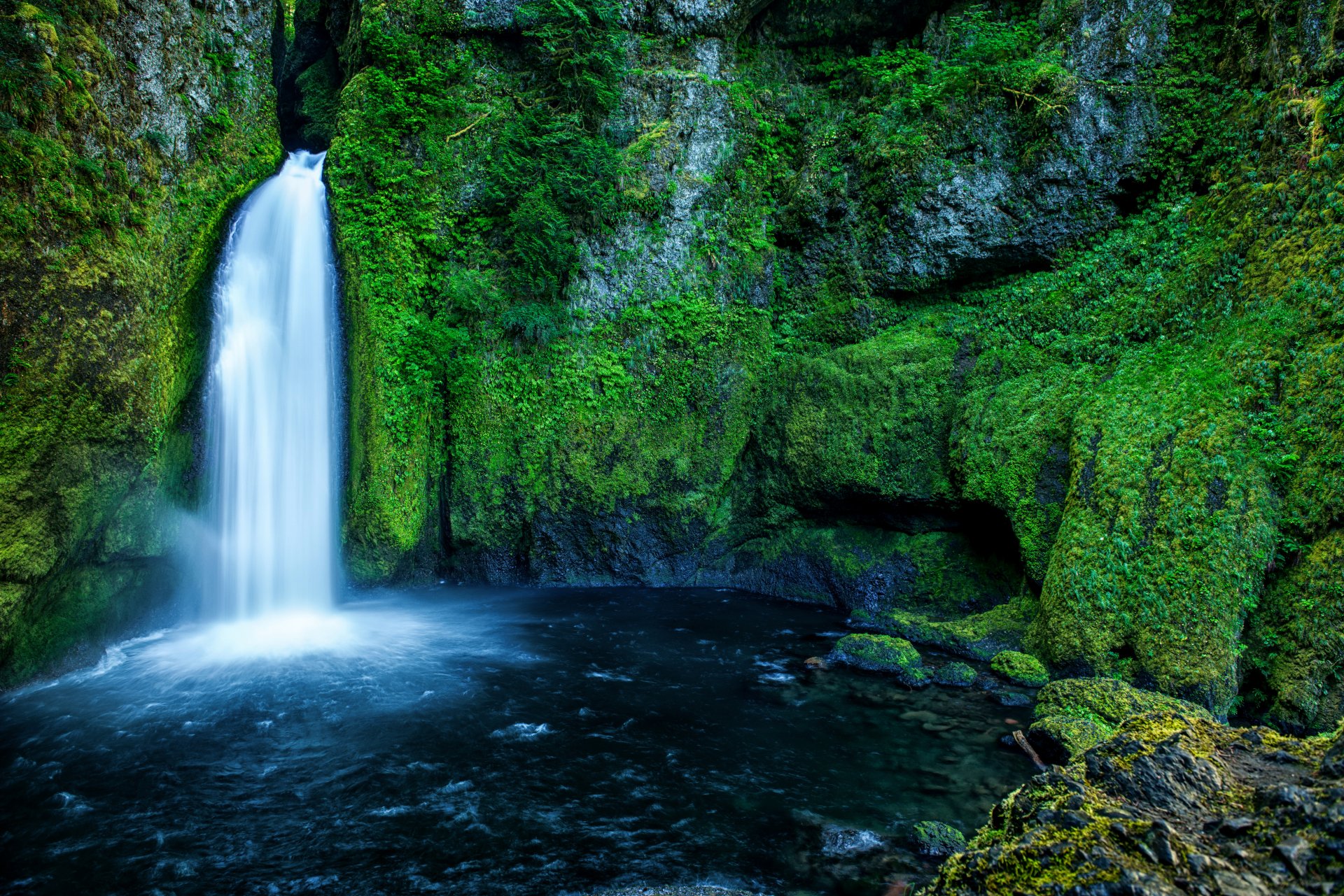 Download Moss Green Nature Waterfall 4k Ultra HD Wallpaper | 5500x3670 ...