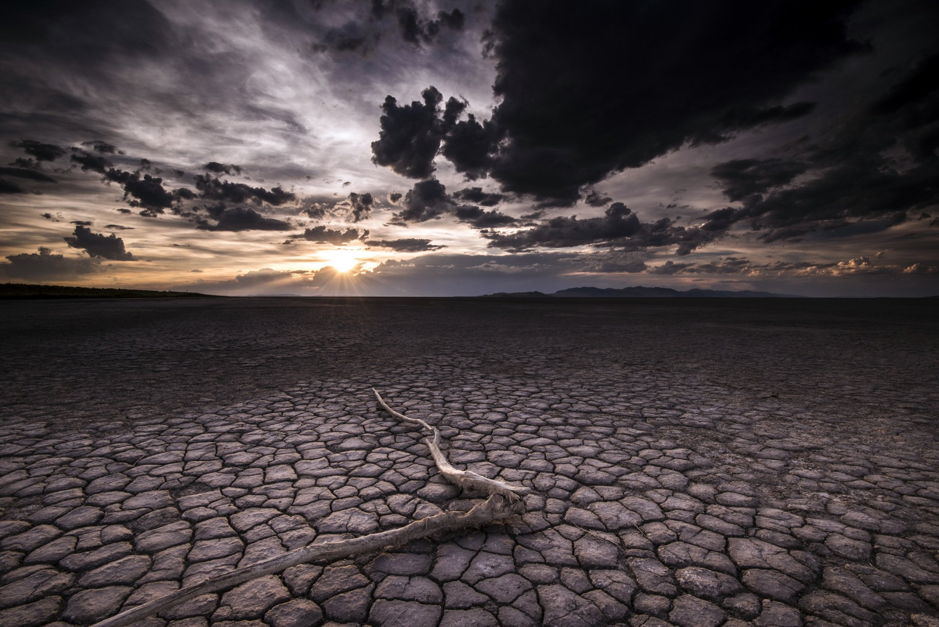 Desert Horizon: Dramatic Clouds Over Parched Earth HD Wallpaper