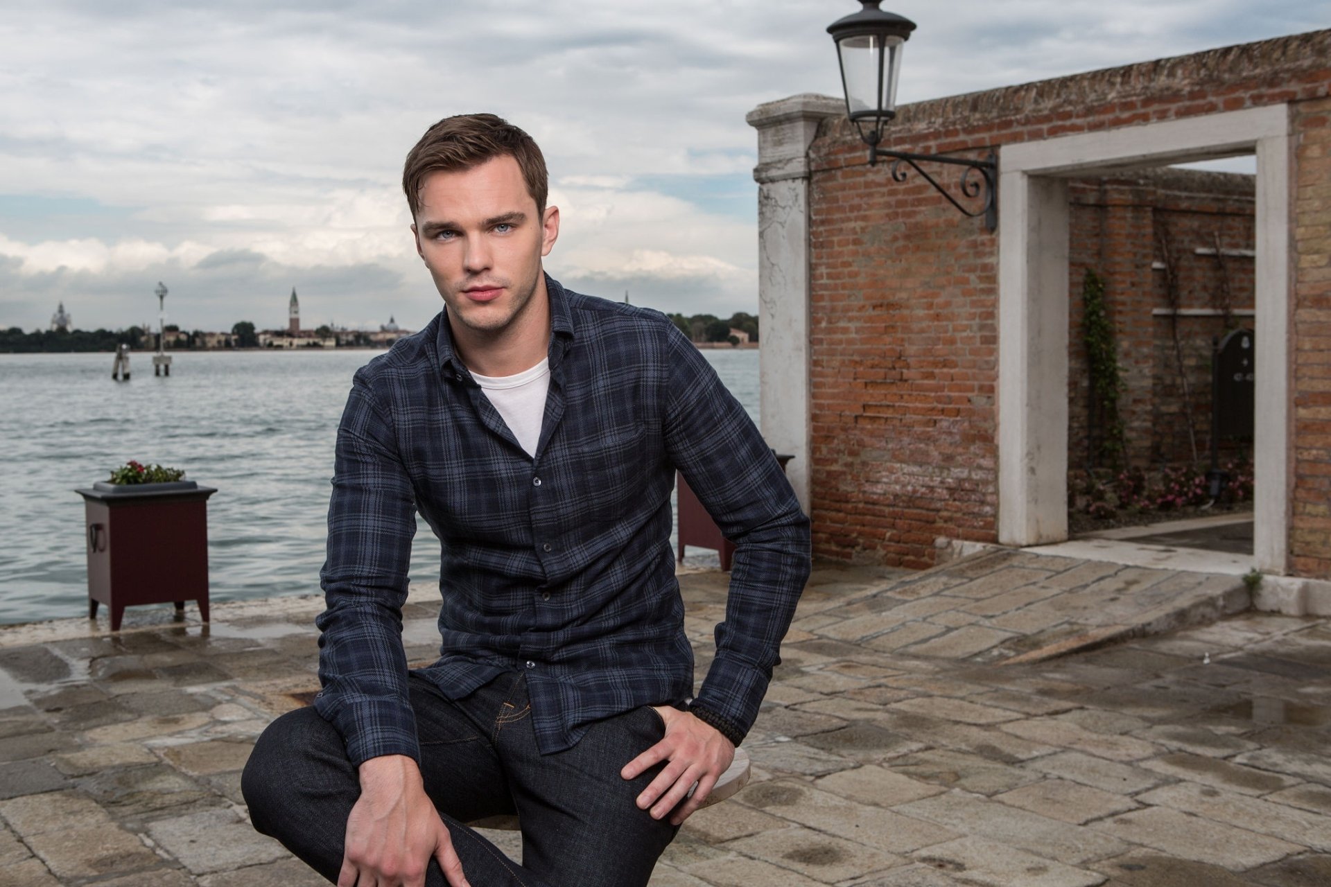 Download Blue Eyes English Actor Celebrity Nicholas Hoult HD Wallpaper