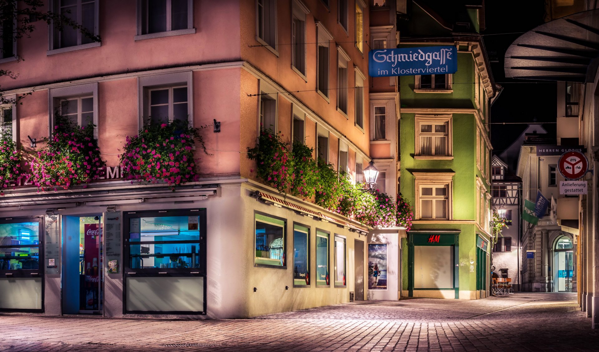 Swiss Night Stroll: 4K Ultra HD Urban Charm
