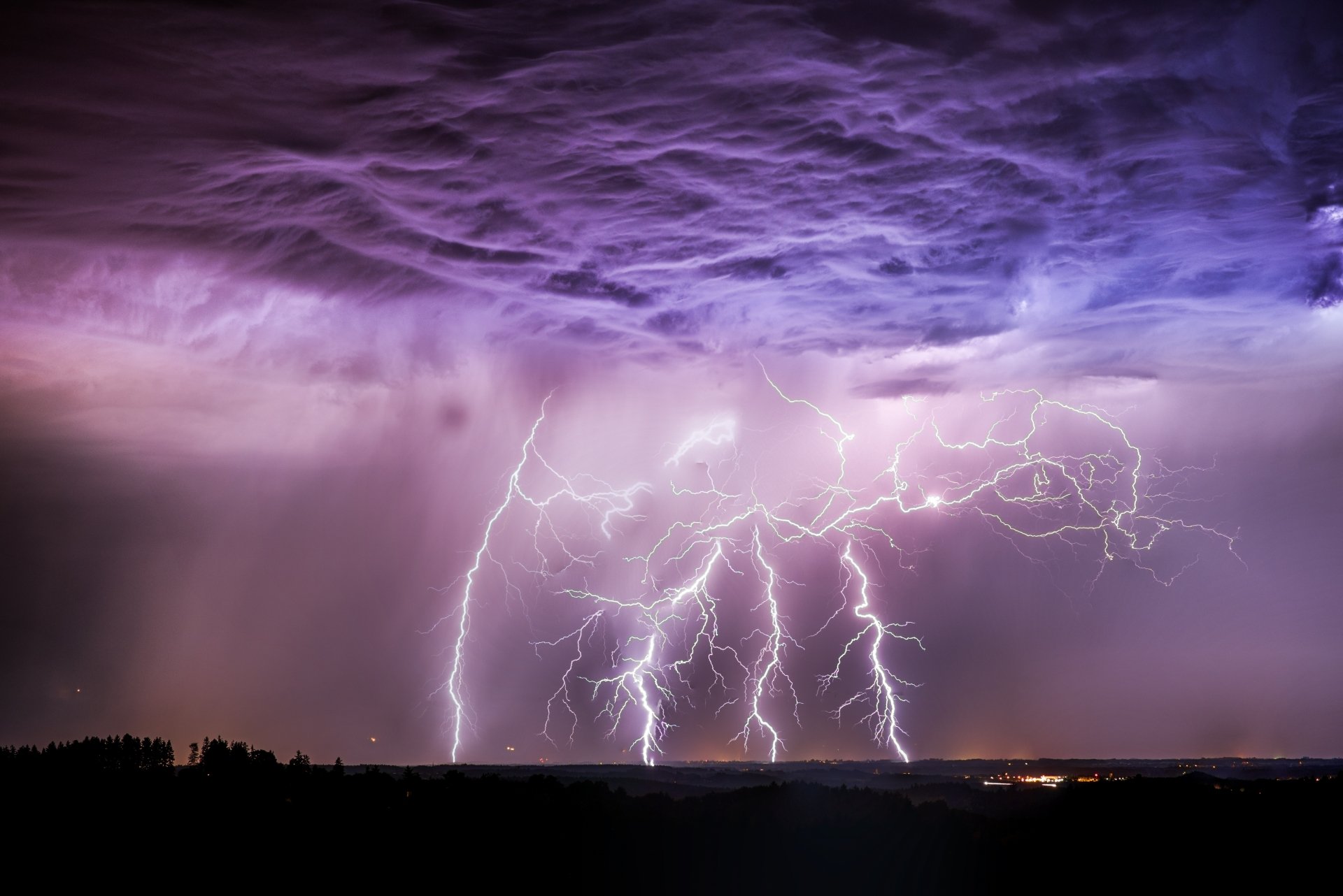 4K Ultra HD Night Lightning Storm: Epic Cloud Photography
