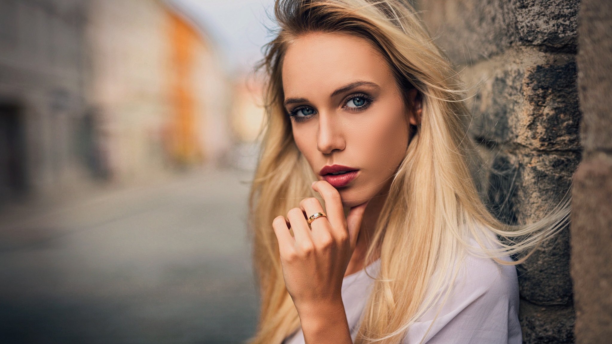 Download Blue Eyes Depth Of Field Blonde Woman Model Hd Wallpaper