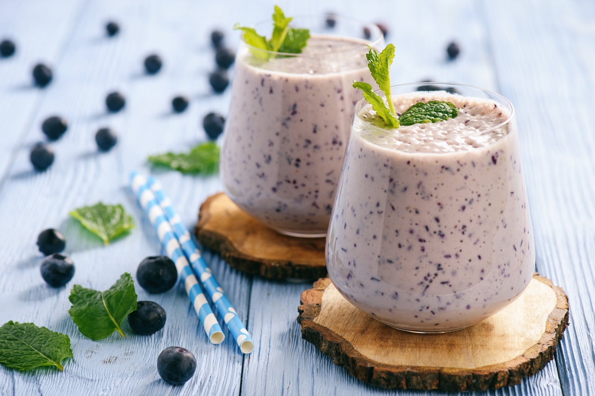 Berry Bliss: 4K Ultra HD Blueberry Smoothie Delight | 7000x4659 ...
