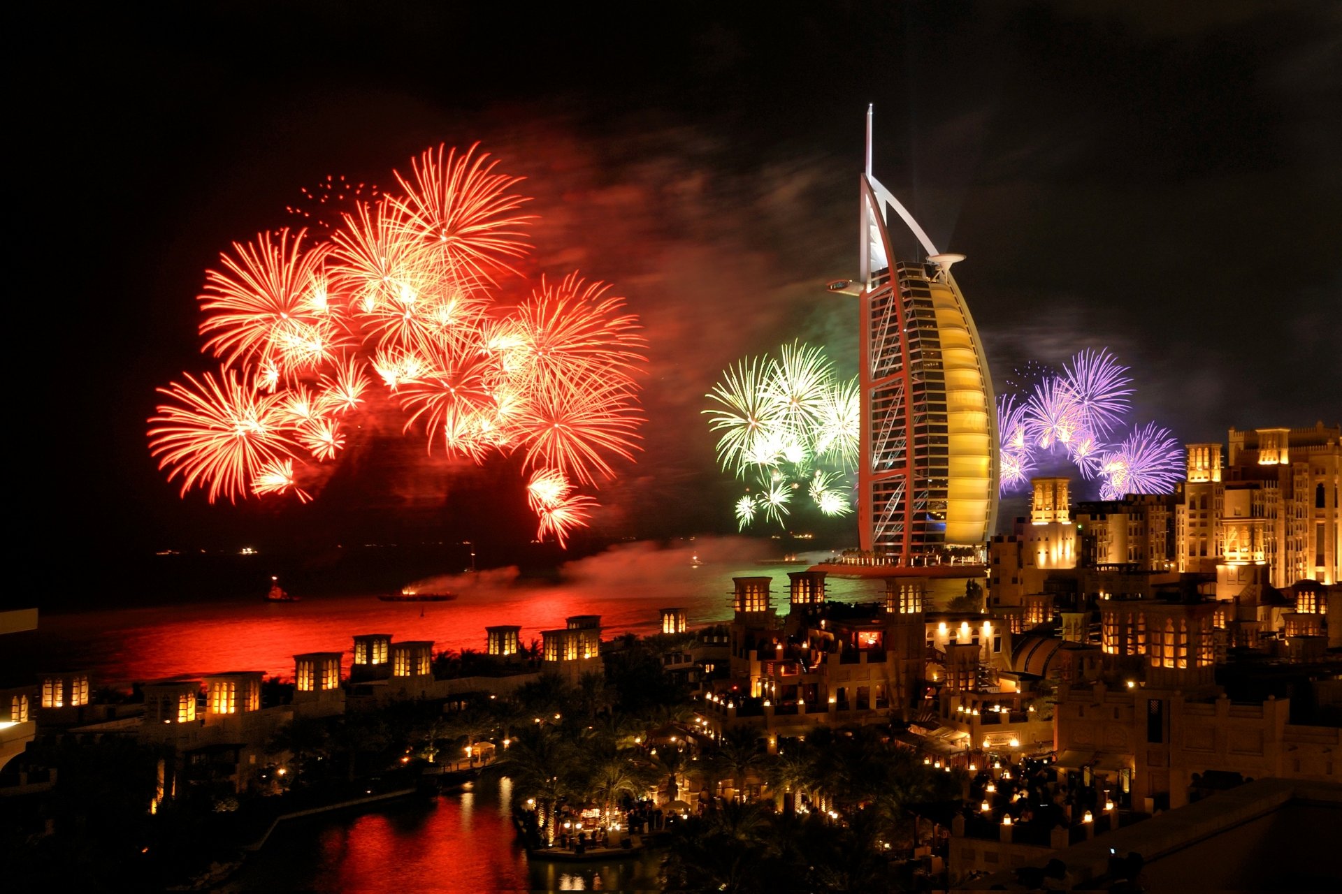 Dubai Night Spectacle: Colorful Fireworks in Stunning 4K Ultra HD