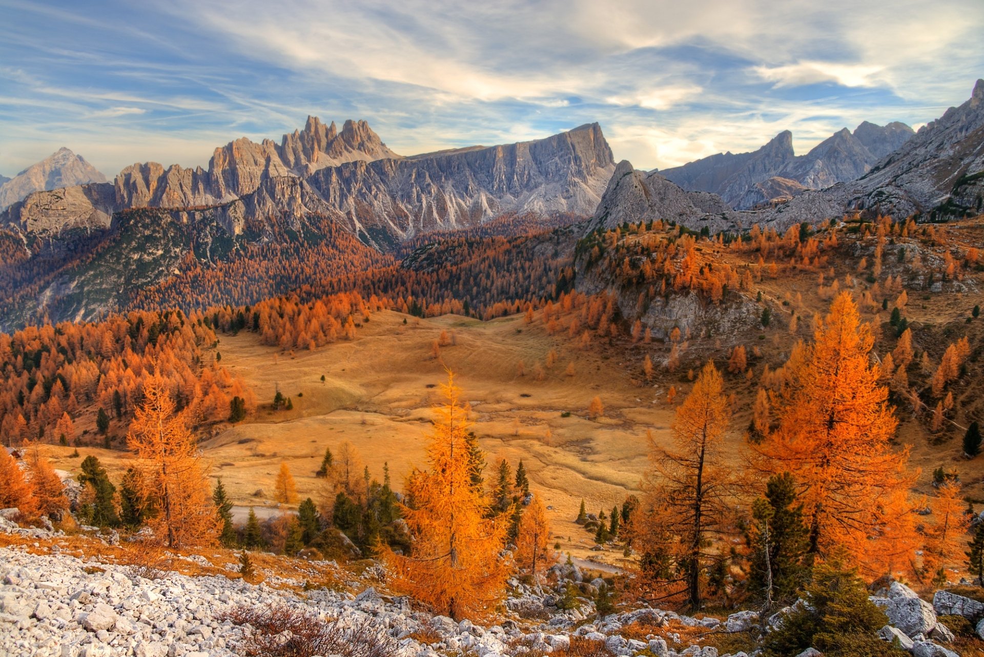 Autumn Majesty: Vibrant Mountain Landscape HD Wallpaper