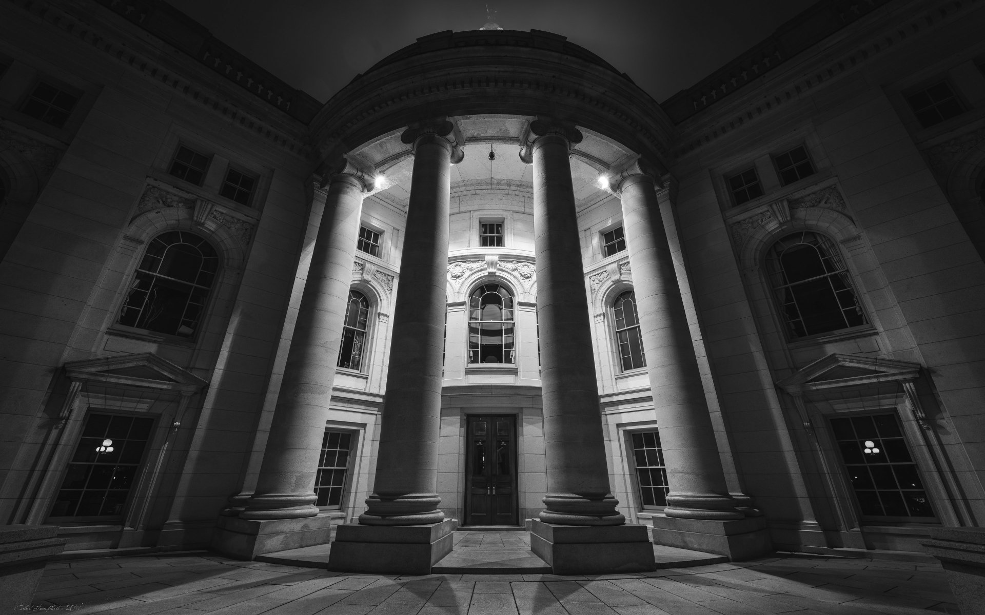 Download Black & White Columns Man Made Architecture 4k Ultra HD Wallpaper