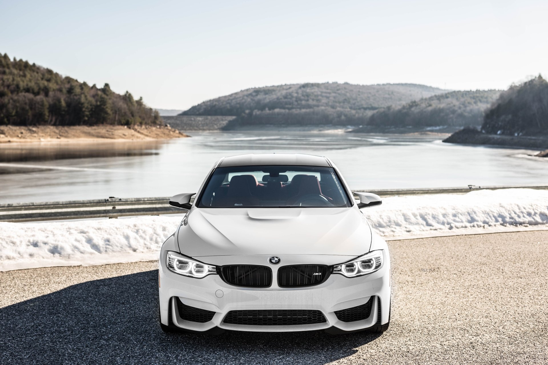 Sleek White BMW M3 – Stunning 4K Ultra HD Car Wallpaper