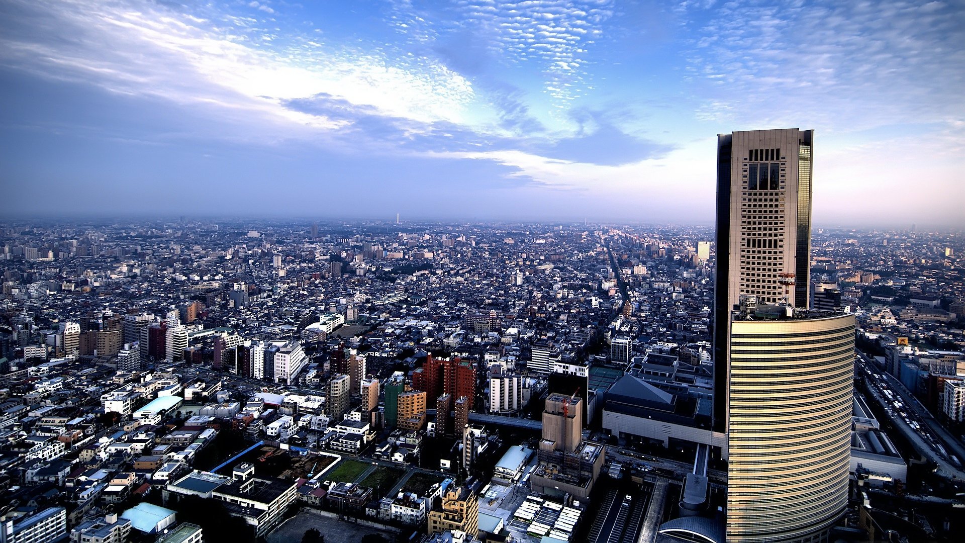 Urban Horizon: Stunning HD Wallpaper of a Man-Made Cityscape