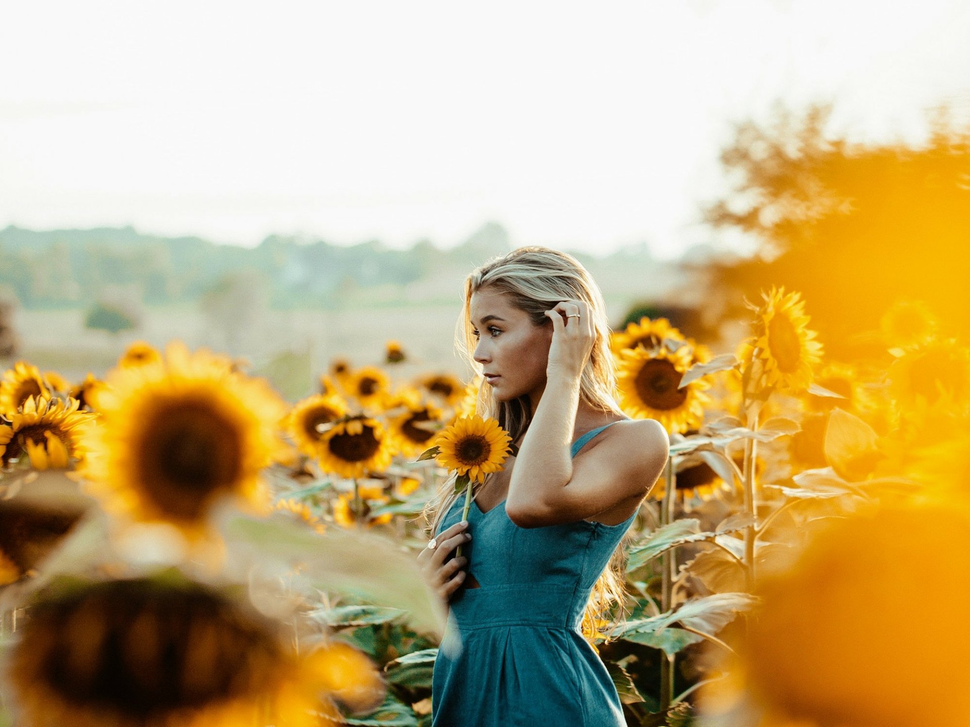 Download Woman Model HD Wallpaper