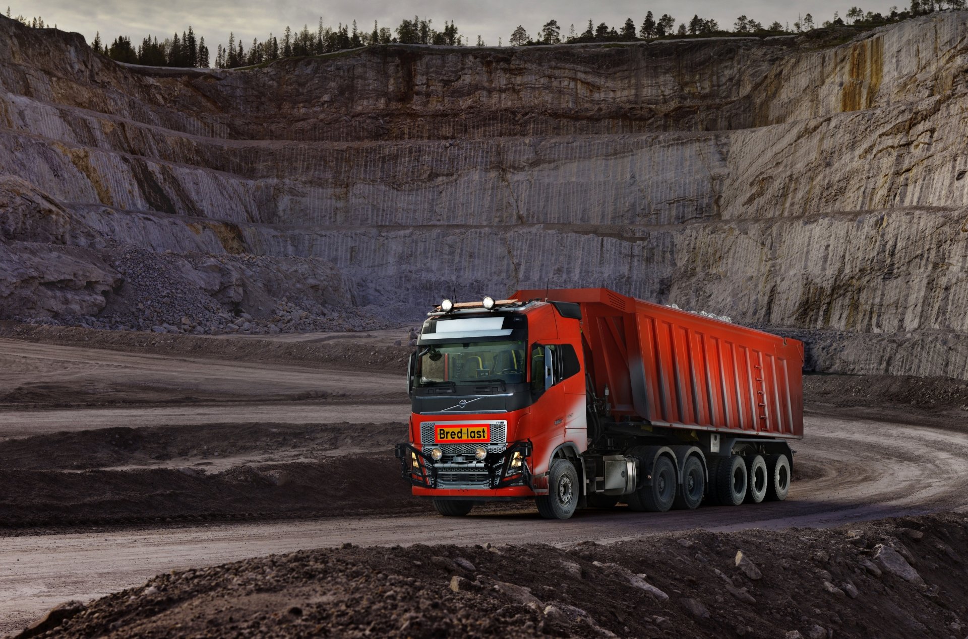 Volvo Heavy Duty Truck in 4K Ultra HD – Power Meets Precision